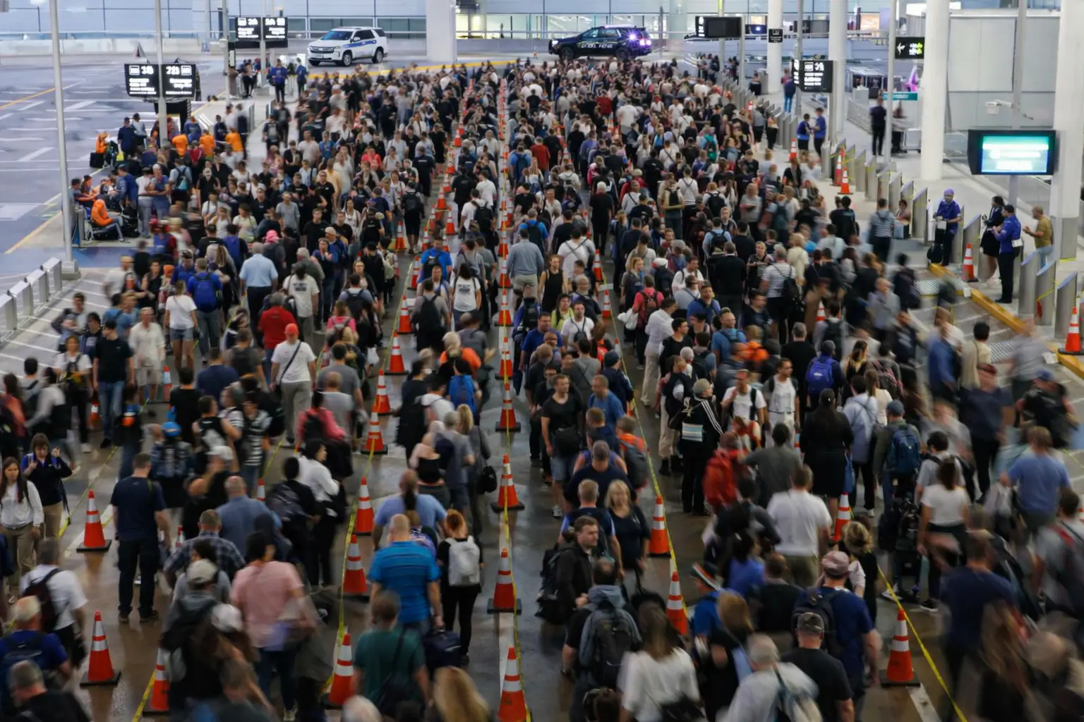 Spanish Airports Introduce New Family Rules Amid EES Queues